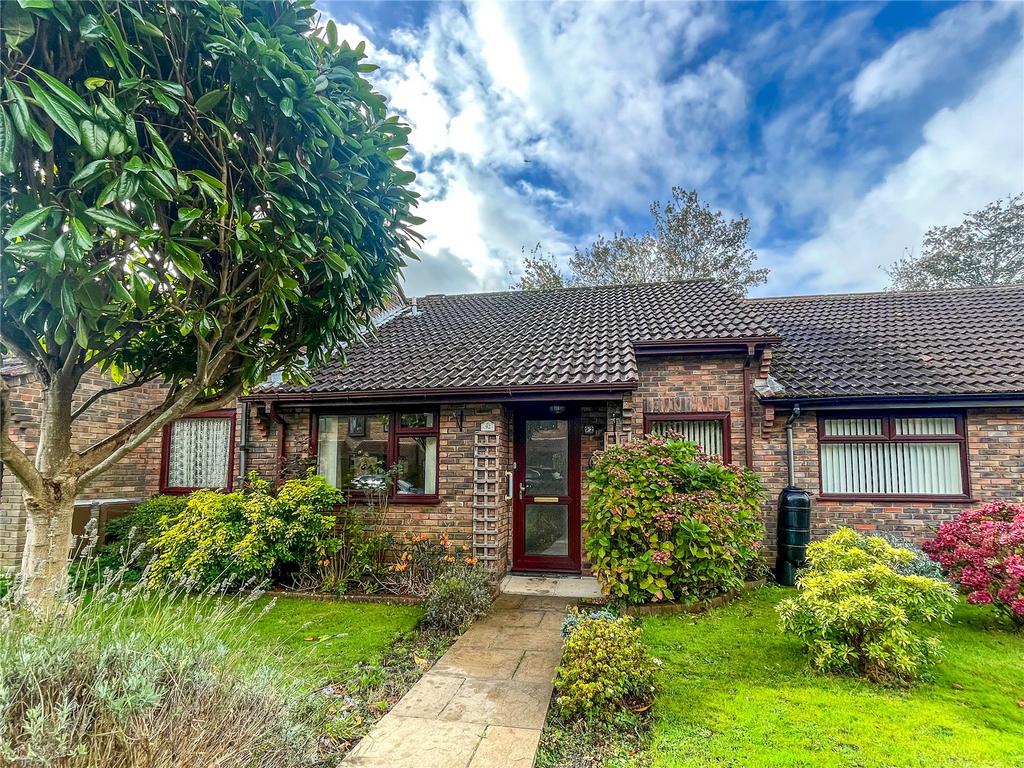 Russell Drive, Christchurch, Dorset... 2 bed bungalow - £367,500
