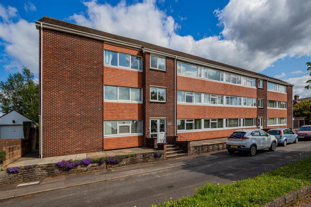 Western Avenue, Cardiff CF5 2 bed apartment - £995 pcm (£230 pw)