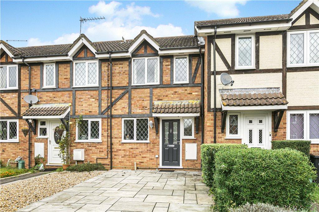 Wesley Drive, Egham, Surrey, TW20 2 bed terraced house - £375,000