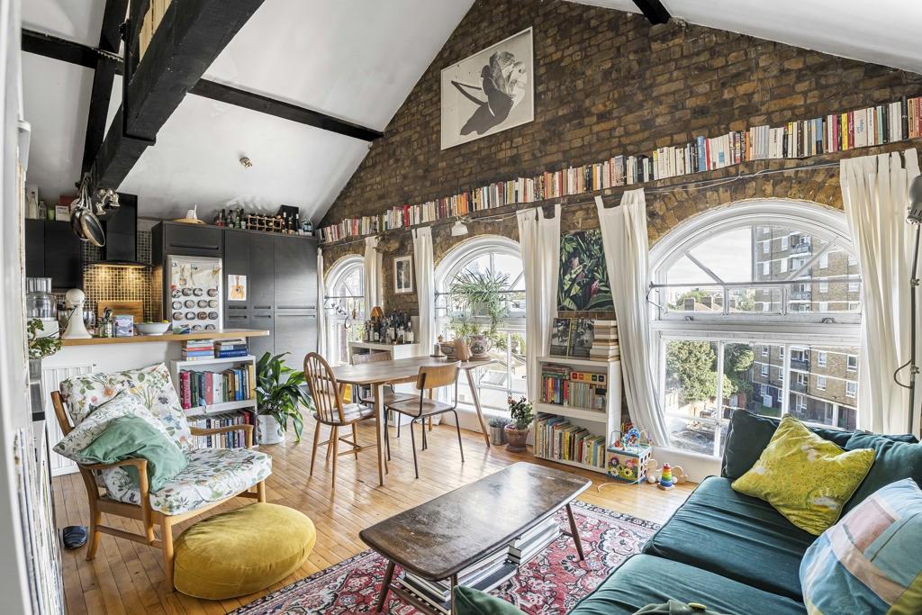 Pages Walk, London, SE1 2 bed apartment for sale - £575,000