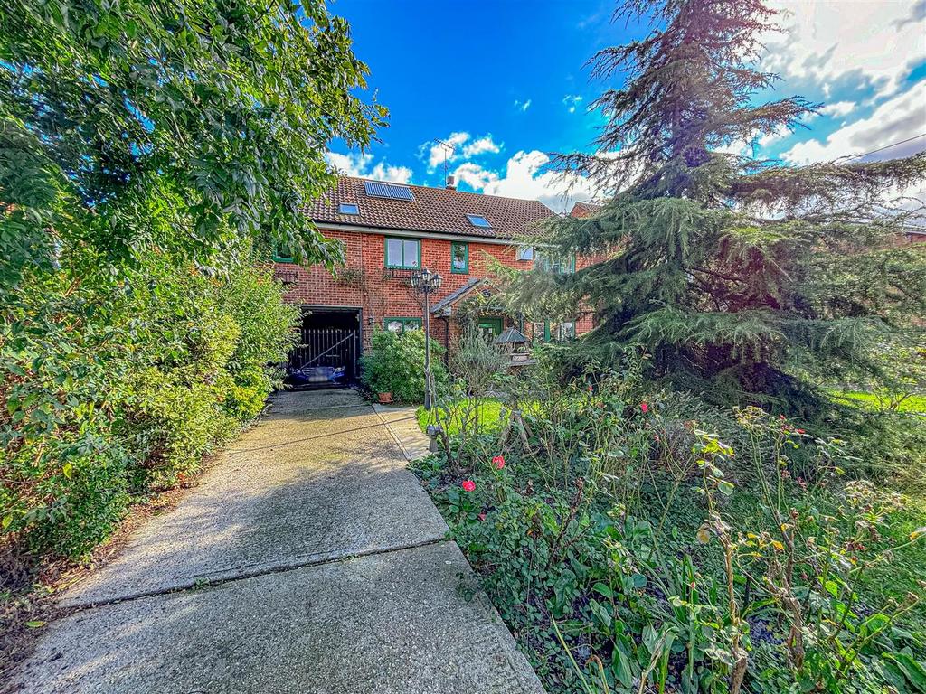 North Street, Southminster 4 bed detached house - £460,000
