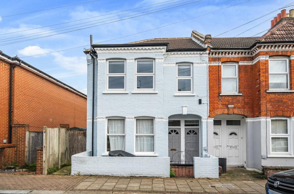 Leverson Street, London SW16 3 bed flat for sale - £450,000