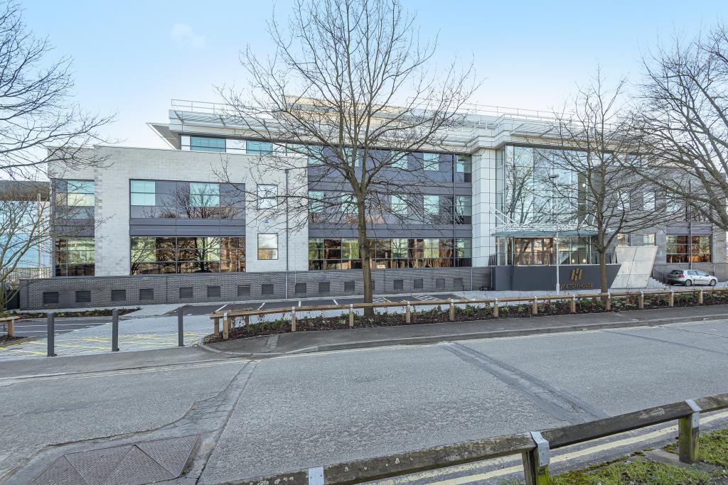 Slough, Berkshire, SL1 1 bed apartment to rent - £1,100 pcm (£254 pw)