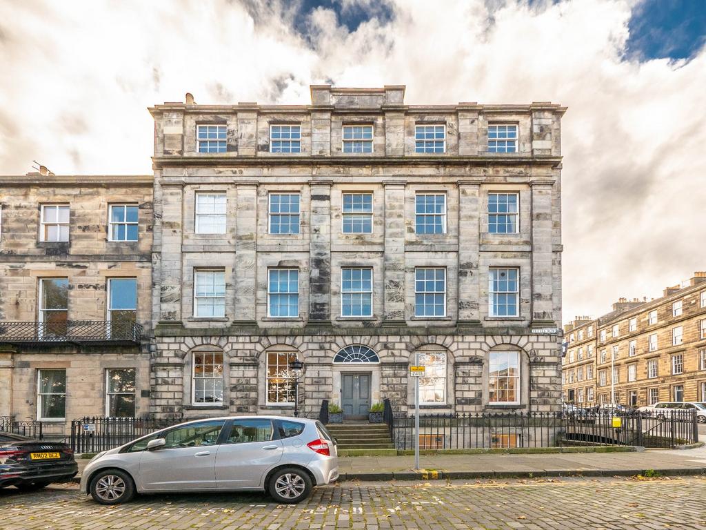 12 Fettes Row, New Town, Edinburgh, EH3 2 bed terraced house - £400,000