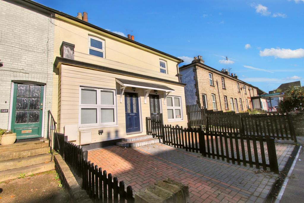 Springfield Road, Chelmsford 2 bed house to rent - £1,650 pcm (£381 pw)