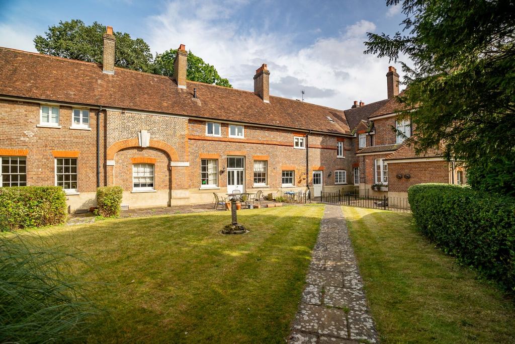 Cheverells Green, St. Albans AL3 3 bed terraced house - £2,200 pcm (£ ...