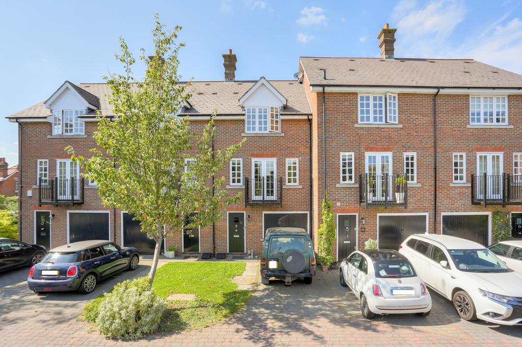 Chime Square, Herts AL3 3 bed house - £2,500 pcm (£577 pw)
