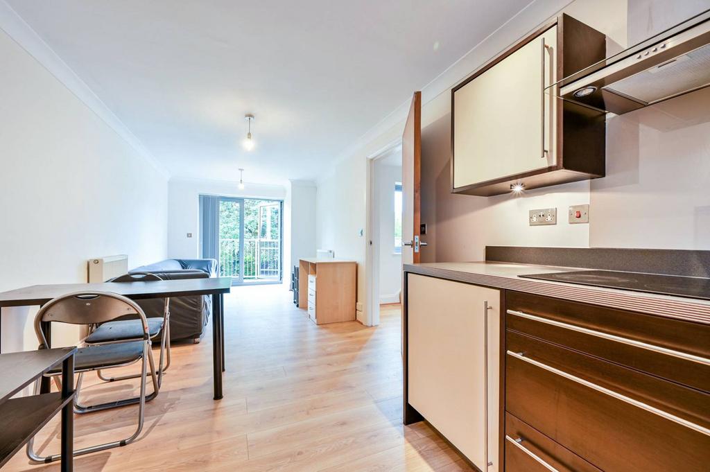 Walnut Tree Close, Guildford, GU1 3 bed end of terrace house to rent ...