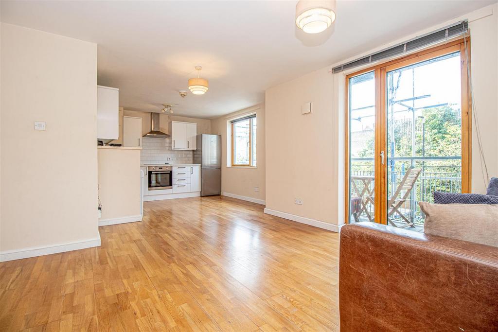 Cremer Street, Shoreditch, E2 2 bed apartment - £2,750 pcm (£635 pw)