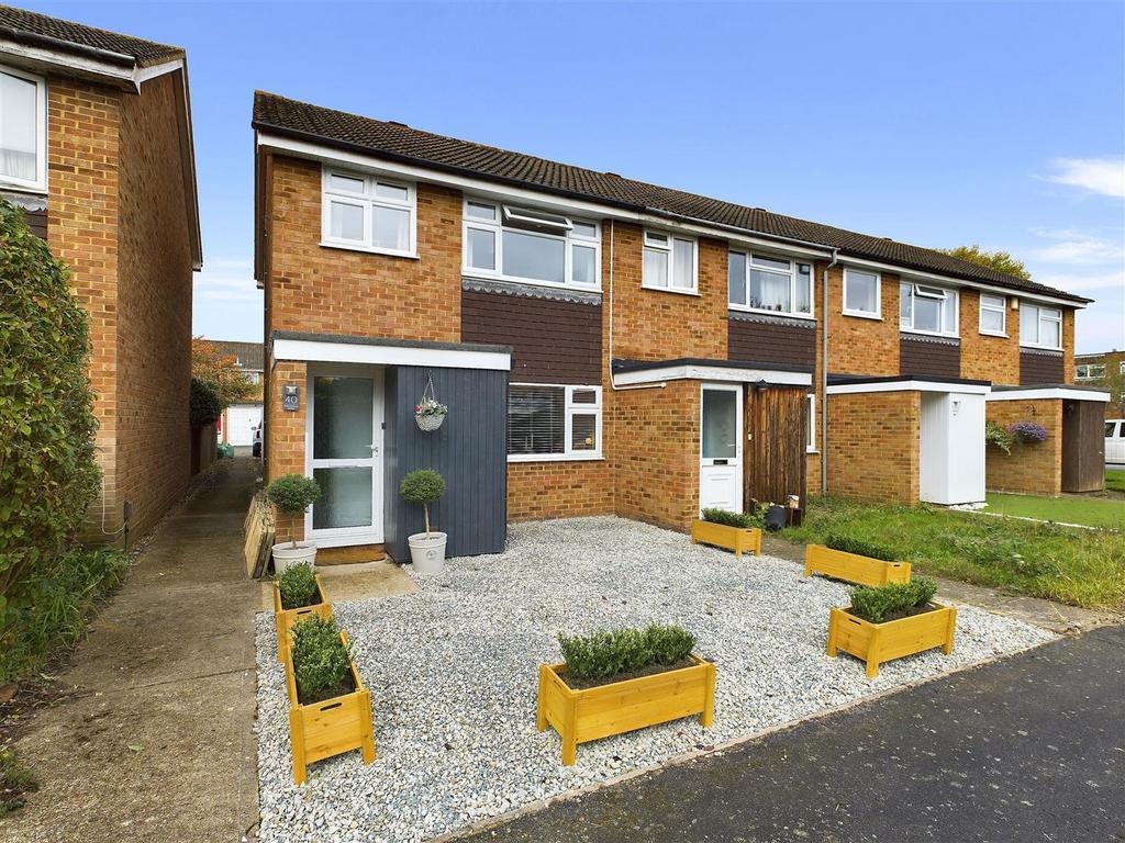Willowhayne Drive, Walton-On-Thames 3 bed end of terrace house - £525,000