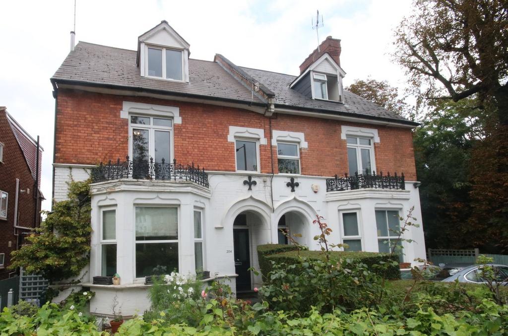 Nether Street, London, N3 2 bed flat - £499,950