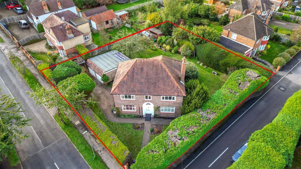 College Ride, Camberley, Surrey, GU15 4 bed detached house for sale - £ ...