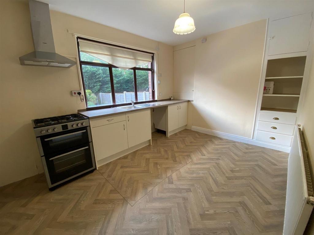 Chapel Lane, Heckmondwike 2 bed semi-detached house - £750 pcm (£173 pw)