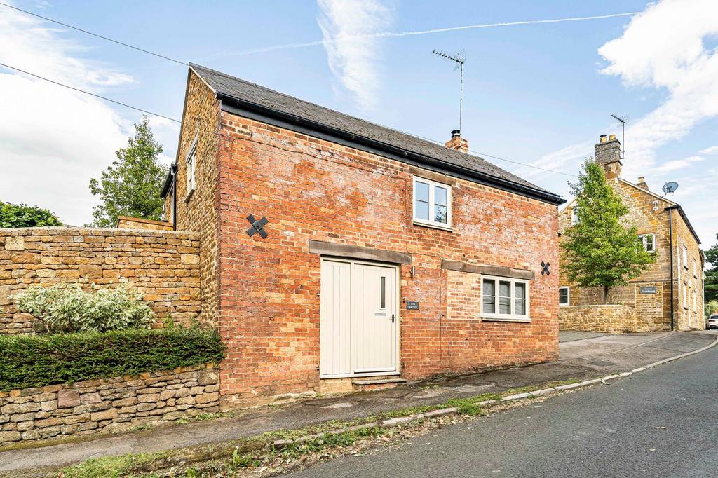 Wardington, Oxfordshire 2 bed detached house for sale - £375,000