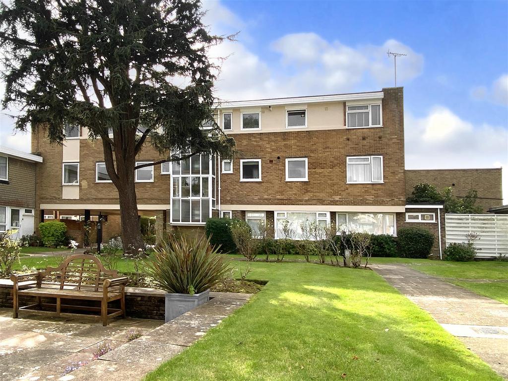 Bramber Square, Rustington BN16 3 bed apartment for sale - £247,000