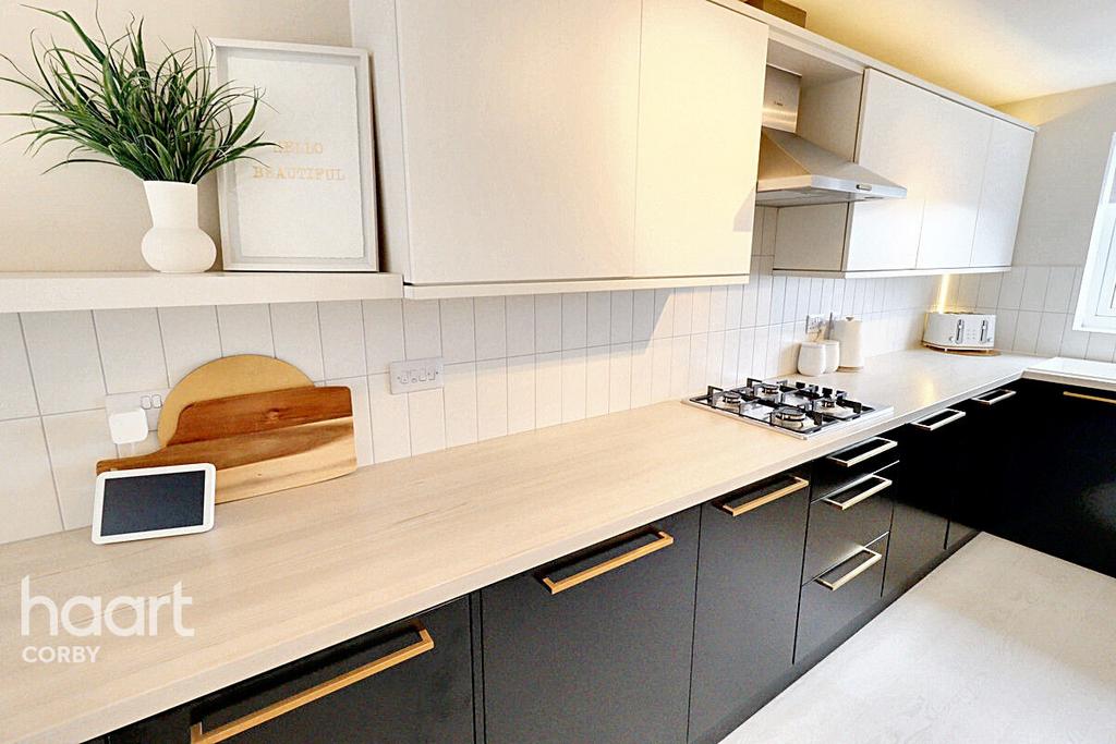 Kestrel Road, Weldon, NN17 4 bed townhouse for sale - £325,000