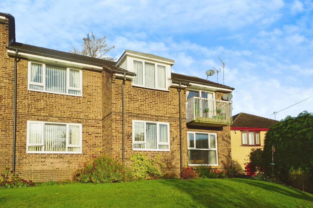 Bland Lane, Wadsley, S6 2 bed apartment - £160,000