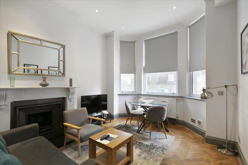 Barons Court Road, Barons Court... 2 bed apartment - £525,000