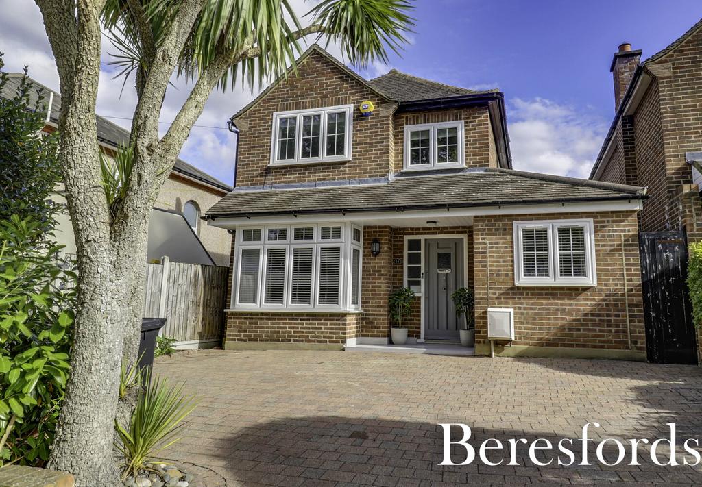Warley Mount, Warley, CM14 3 bed detached house - £800,000