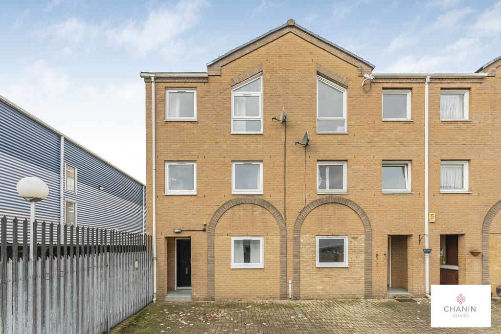 Cyclops Mews E14 5 bed townhouse - £3,900 pcm (£900 pw)