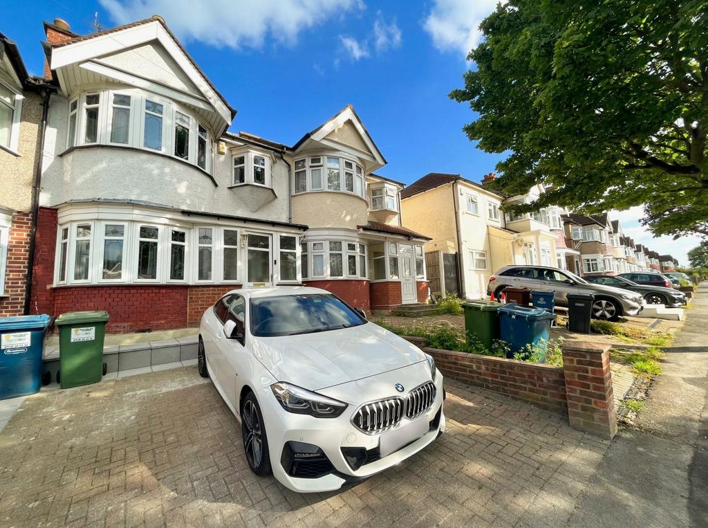 Waverley Road, Harrow HA2 4 bed terraced house - £2,750 pcm (£635 pw)