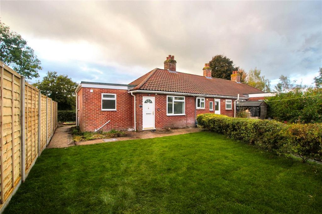 West End, Saxlingham Thorpe, Norwich... 1 bed bungalow - £745 pcm (£172 pw)