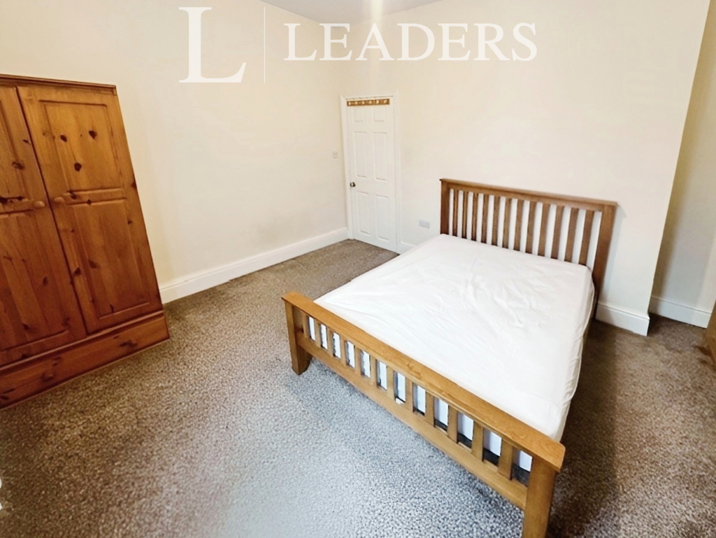 Room 2, Jason Street, ST5 1 bed in a house share - £550 pcm (£127 pw)