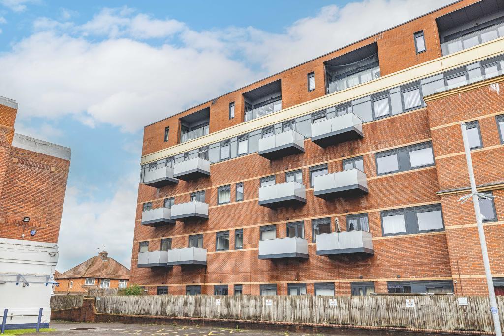 Bath Road, Slough, SL1 3FX 1 bed flat for sale - £285,000