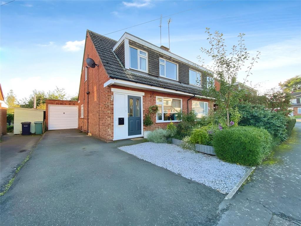 The Leys, Leicester LE8 3 bed semi-detached house for sale - £270,000