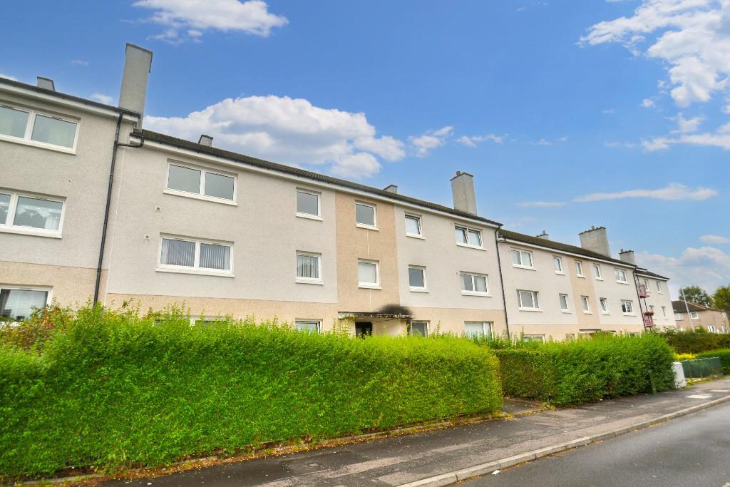 Cavin Drive, Castlemilk, Glasgow, G45... 3 bed flat - £89,000