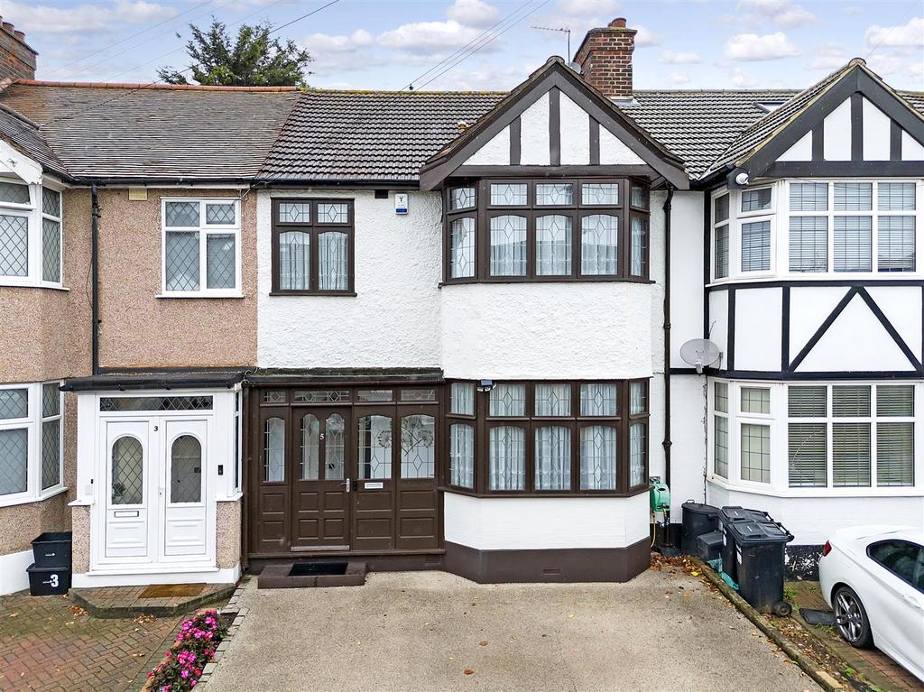 Mapleleafe Gardens, Ilford IG6 3 bed house - £625,000