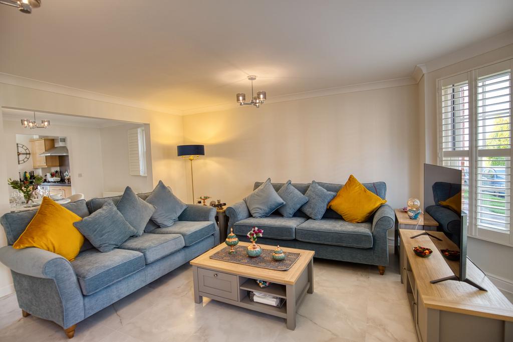 George Roche Road, Canterbury CT1 2 bed flat for sale - £260,000