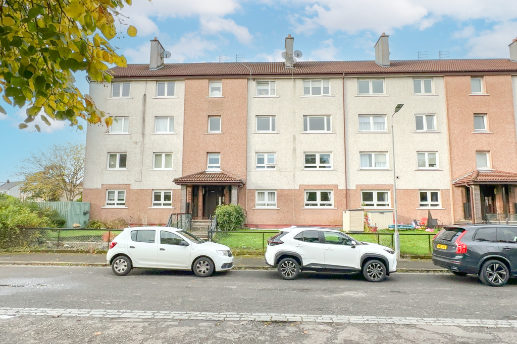 Langside Street, Faifley 3 bed flat - £72,500