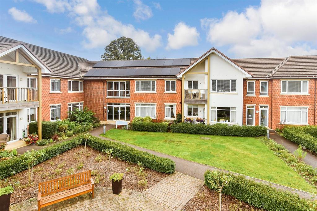 Charters Village Drive, East... 1 bed ground floor flat - £350,000
