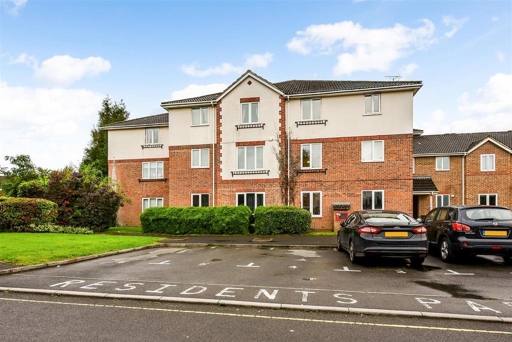Garden Close, Andover 2 bed apartment - £157,500