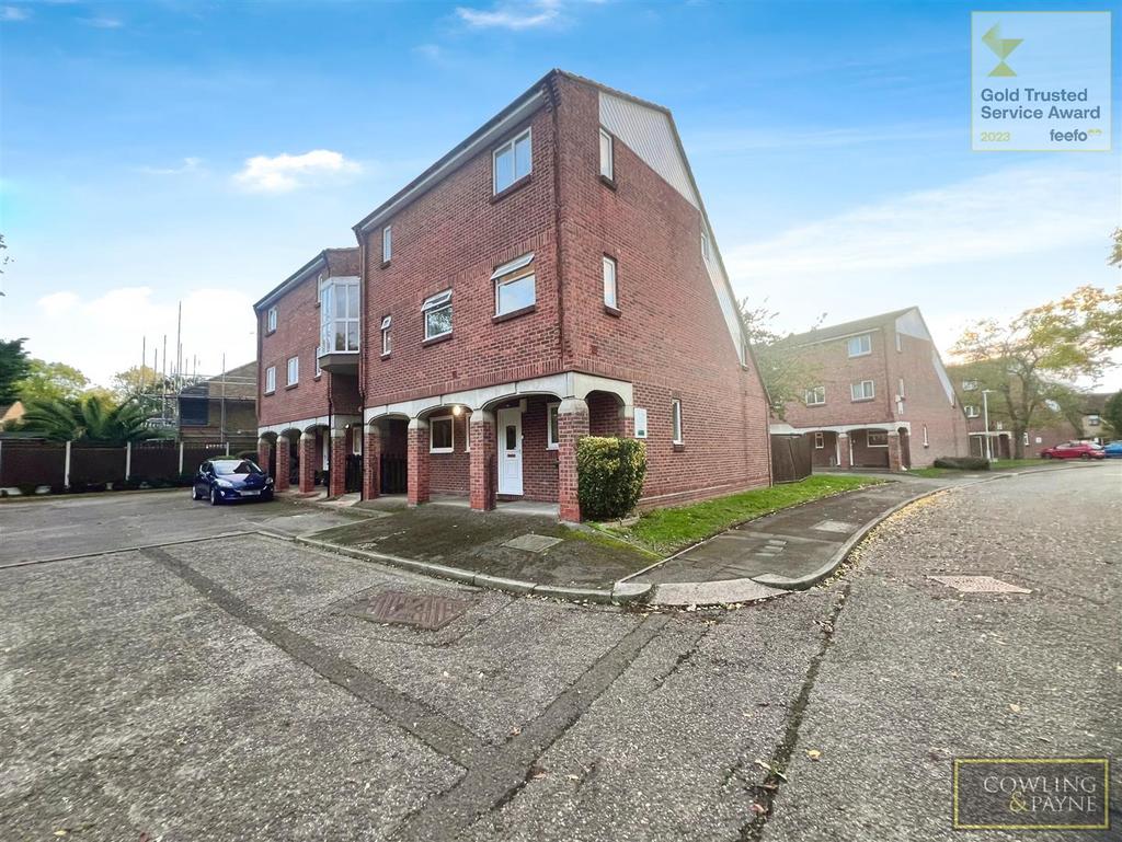 Brackley Crescent, Basildon 2 bed apartment - £1,200 pcm (£277 pw)