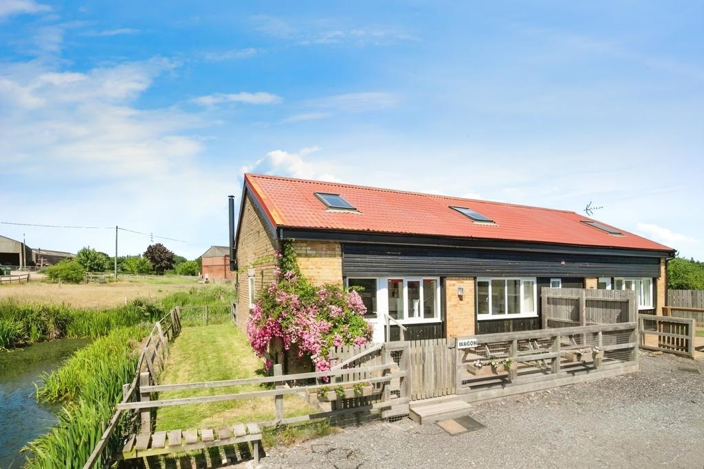 Rye Road, Rye TN31 4 bed semi-detached house - £1,400 pcm (£323 pw)