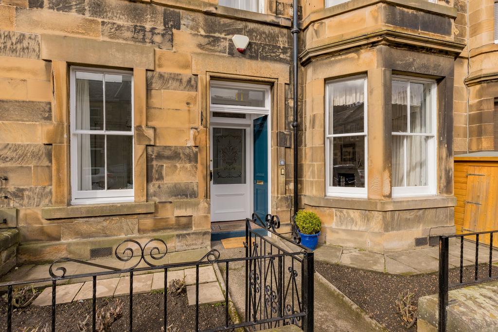 11 Shandon Street, Edinburgh, EH111QH 2 bed flat - £415,000