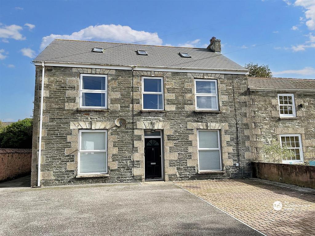 Foundry Row, Redruth TR15 1 bed flat - £550 pcm (£127 pw)