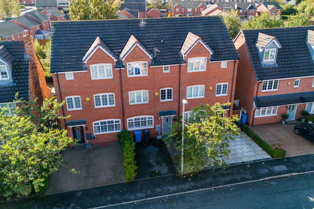 Langley Beck, Farnworth, Widnes 4 bed townhouse for sale - £260,000