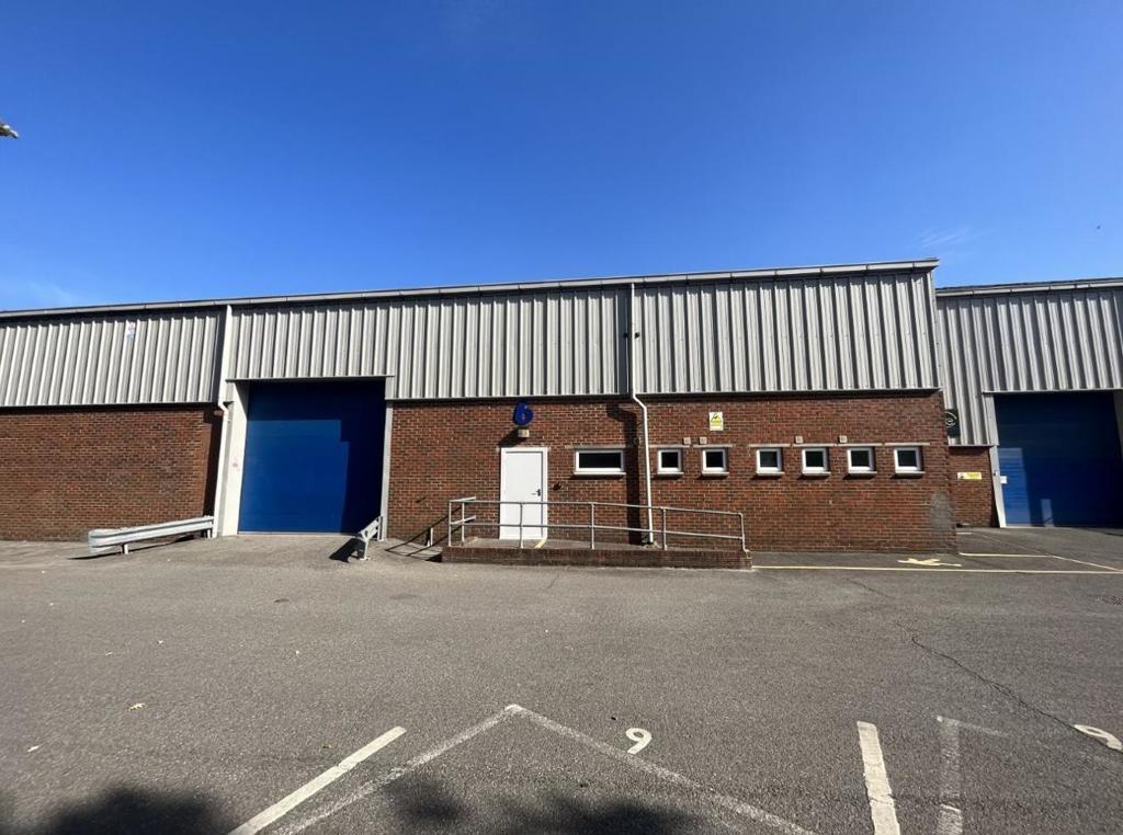 Balcombe Road, Horley RH6 Industrial park to rent - £3,208 pcm (£740 pw)