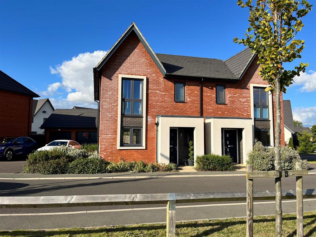 Fotheringhay Close, Daventry 3 bed house - £309,950