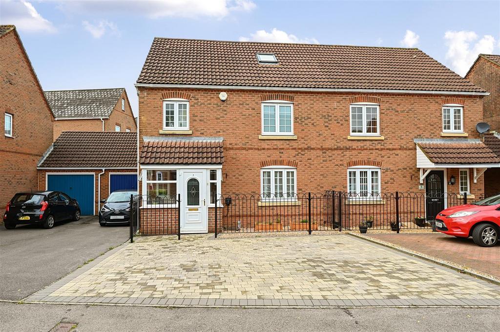 Whitgift Close, Basingstoke RG22 4 bed semi-detached house - £450,000
