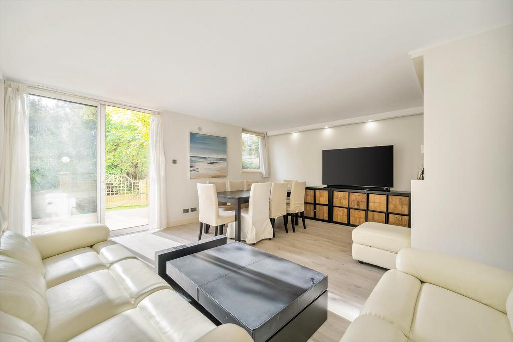 Asher Way, London, E1W 3 bed flat - £3,467 pcm (£800 pw)