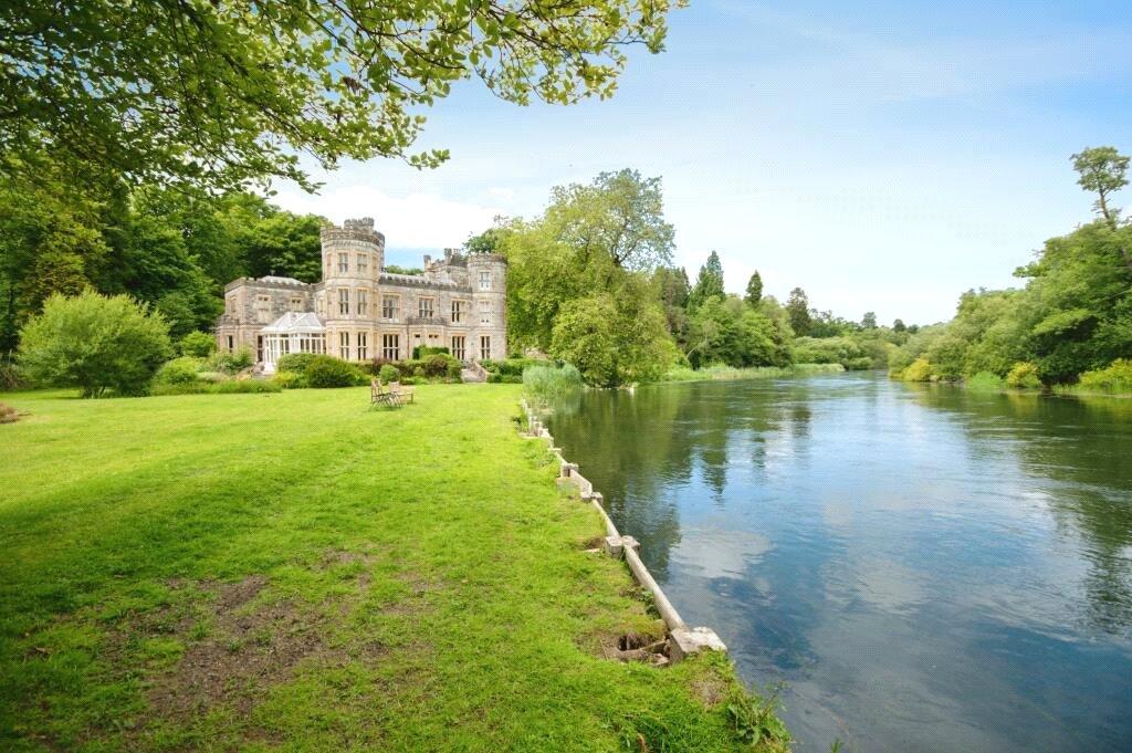 Avon Castle, 47 Avon Castle Drive... 3 bed apartment - £1,850 pcm (£427 pw)
