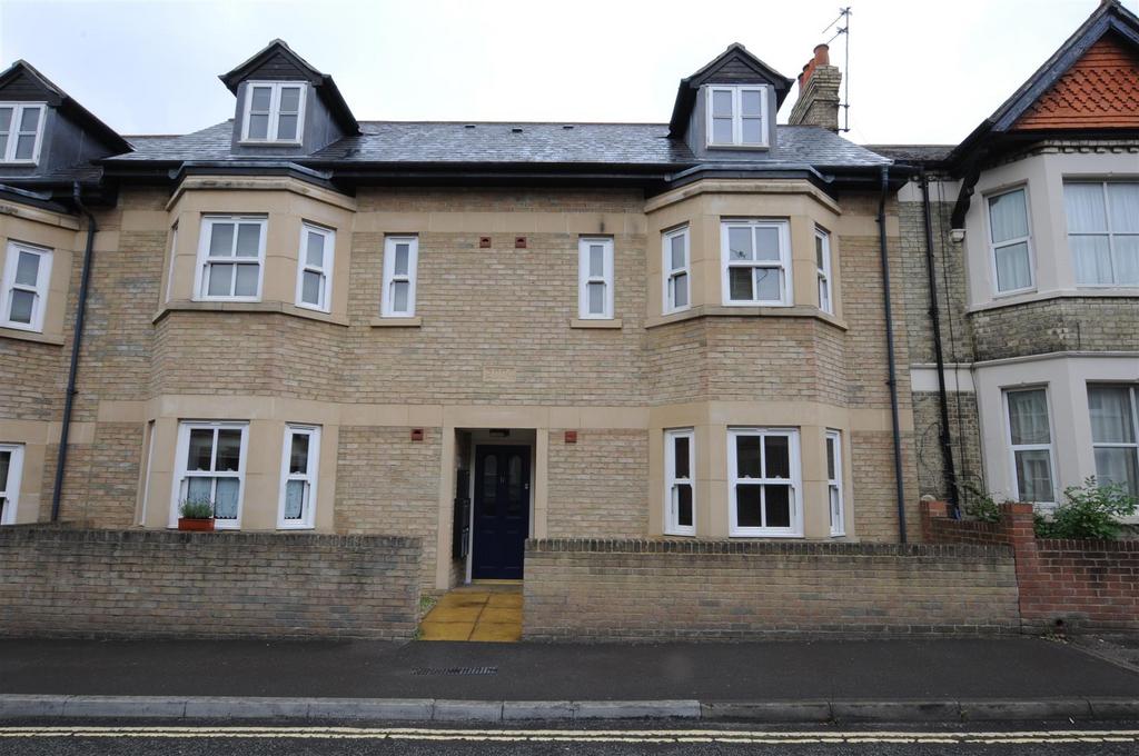 Jeune Street St Clements 1 bed flat - £1,700 pcm (£392 pw)