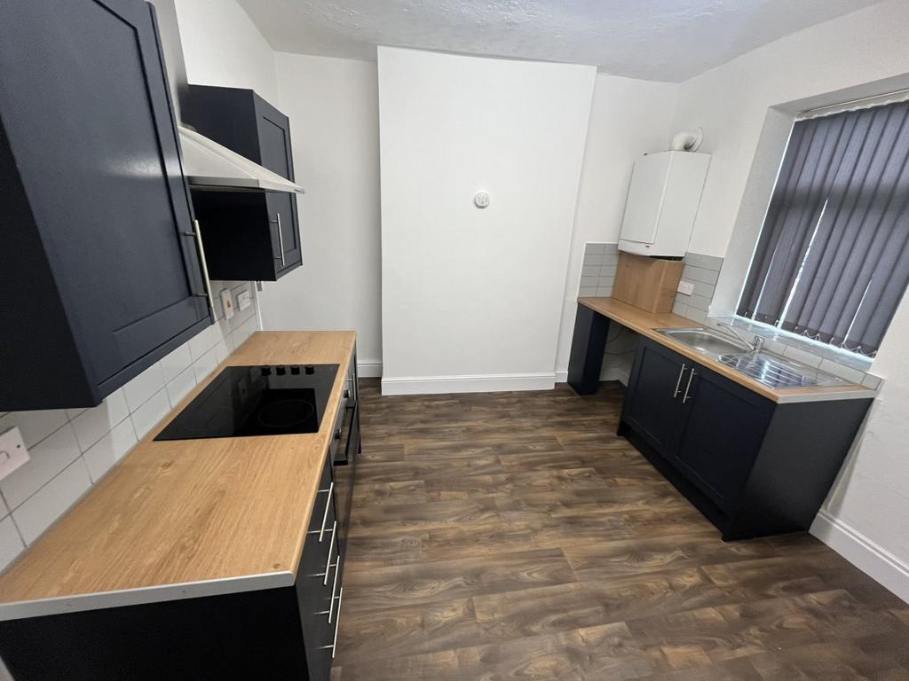 Parkinson Street, Burnley 2 bed terraced house - £625 pcm (£144 pw)