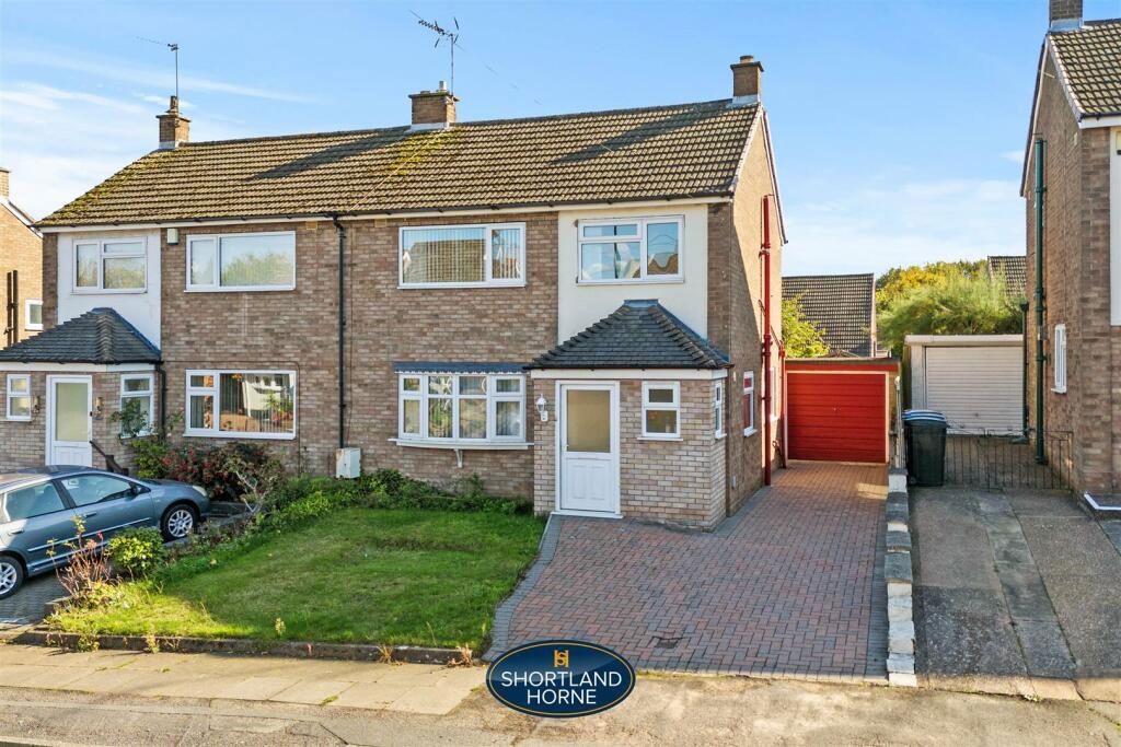 Chatsworth Rise, Styvechale... 3 bed semi-detached house - £200,000