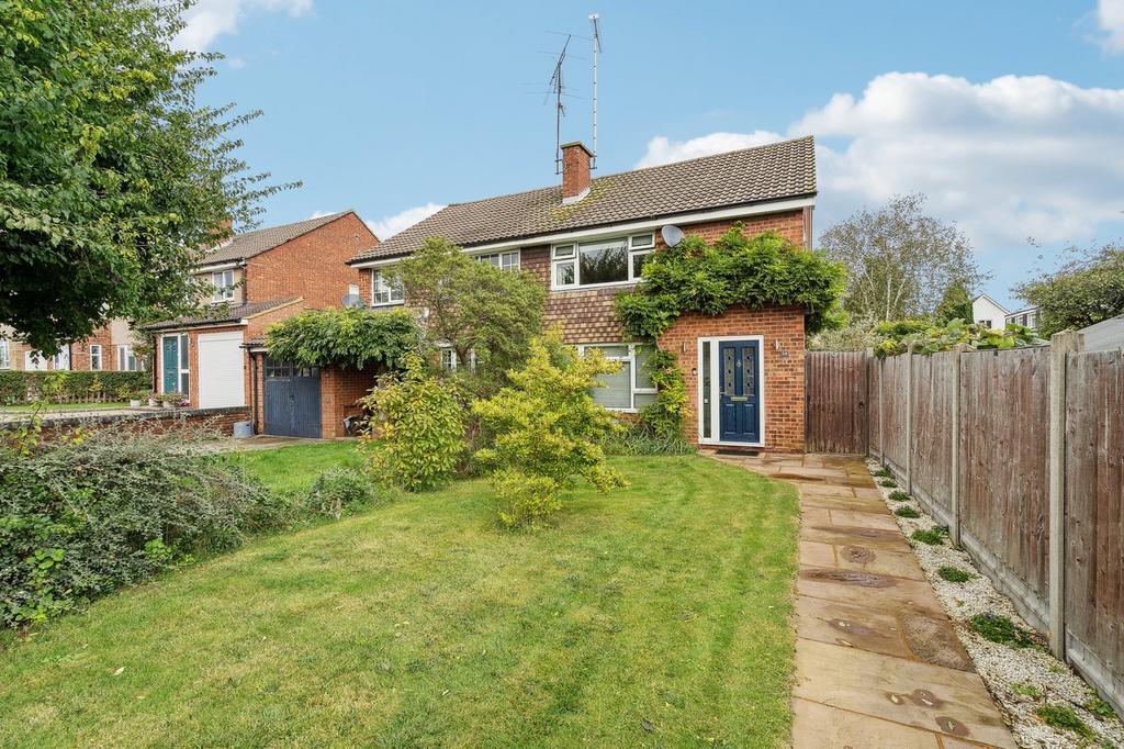 Kardwell Close, Hitchin, SG4 3 bed semi-detached house - £620,000