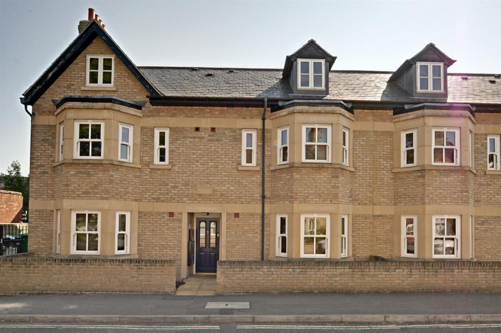 Jeune Street St Clements 1 bed flat - £1,750 pcm (£404 pw)